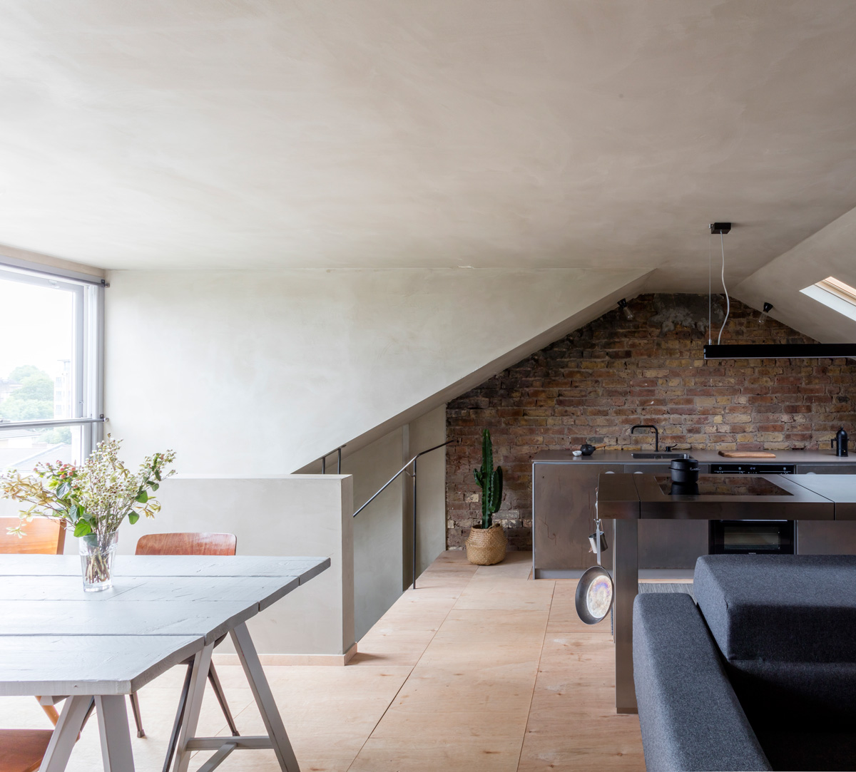 Clay_walls_and_ceilings_by_Guy_Valentine_at_Simon_Astridge’s_Clay_House ...